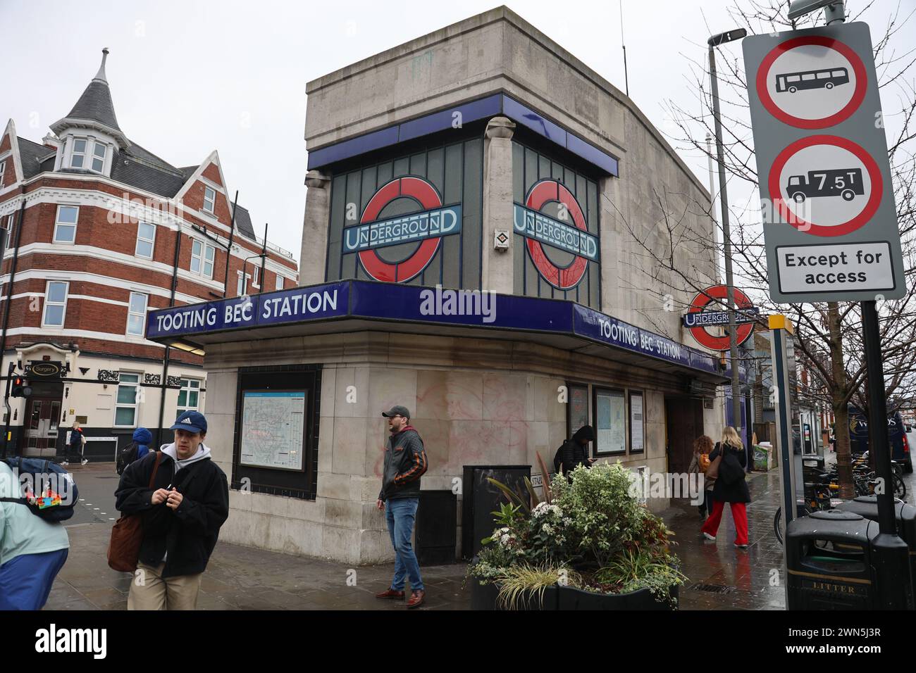 Tooting Bec London Underground Station Stock Photo - Alamy