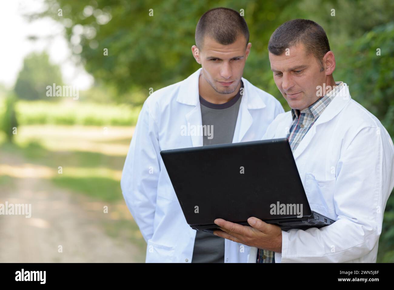 Engineer using laptop outside hi-res stock photography and images - Alamy