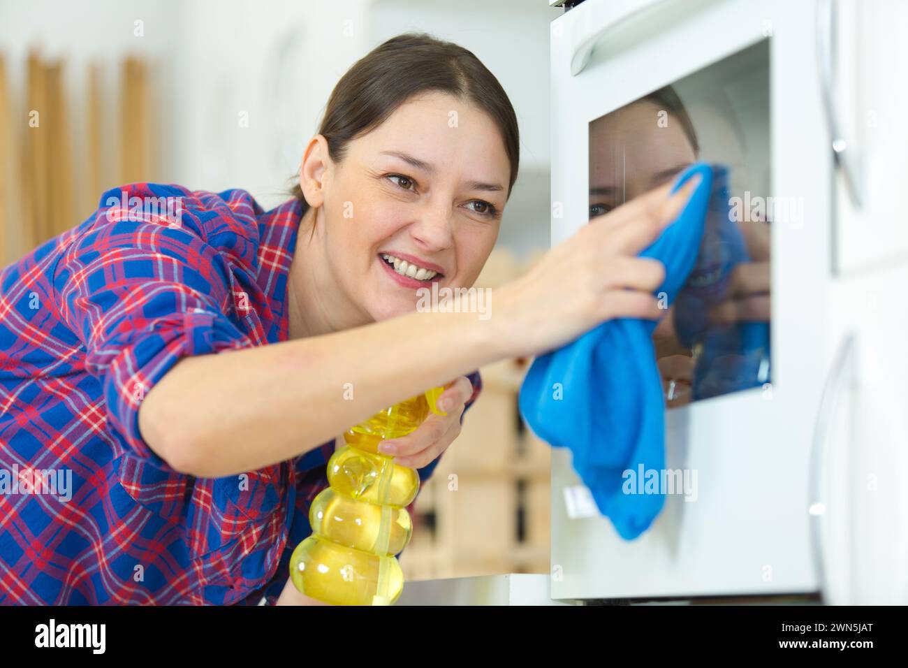 Appartment cleaning hi-res stock photography and images - Alamy