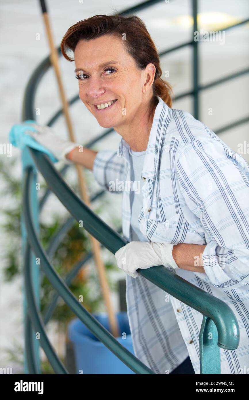 happy woman washing the window with spray and rag Stock Photo - Alamy