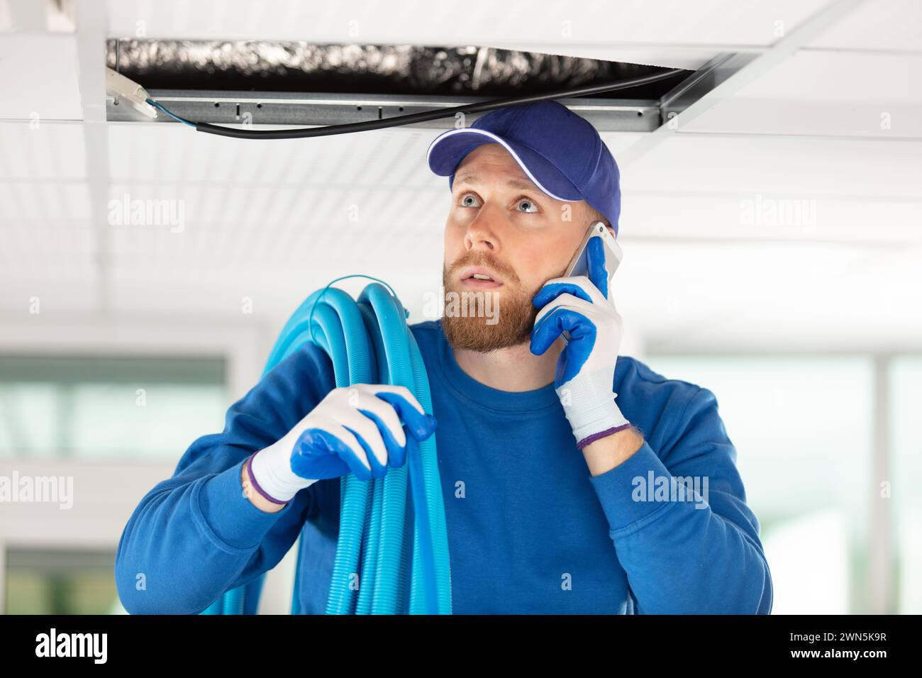 Handyman using phone laptop hi-res stock photography and images - Alamy