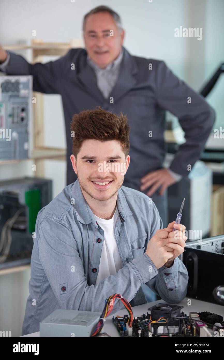 Computer reparation hi-res stock photography and images - Alamy