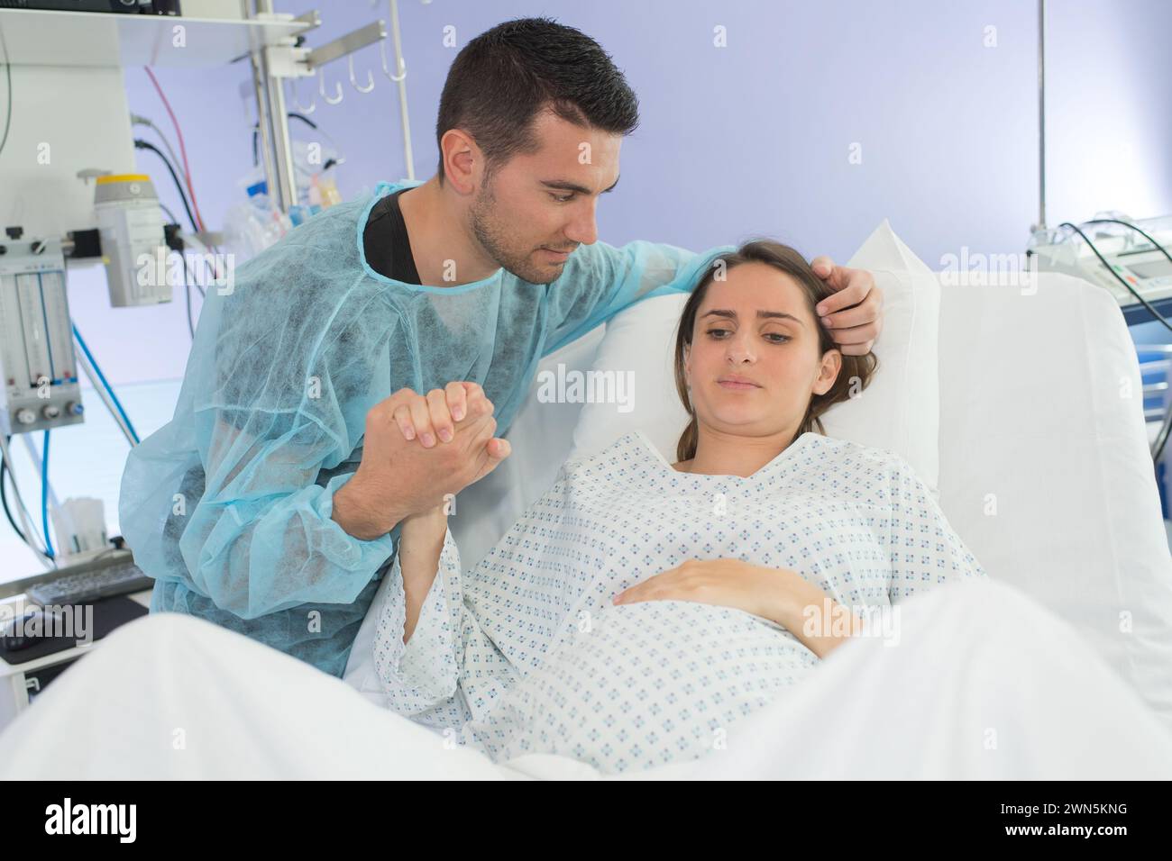 Woman in labor, partner holding her hand Stock Photo - Alamy