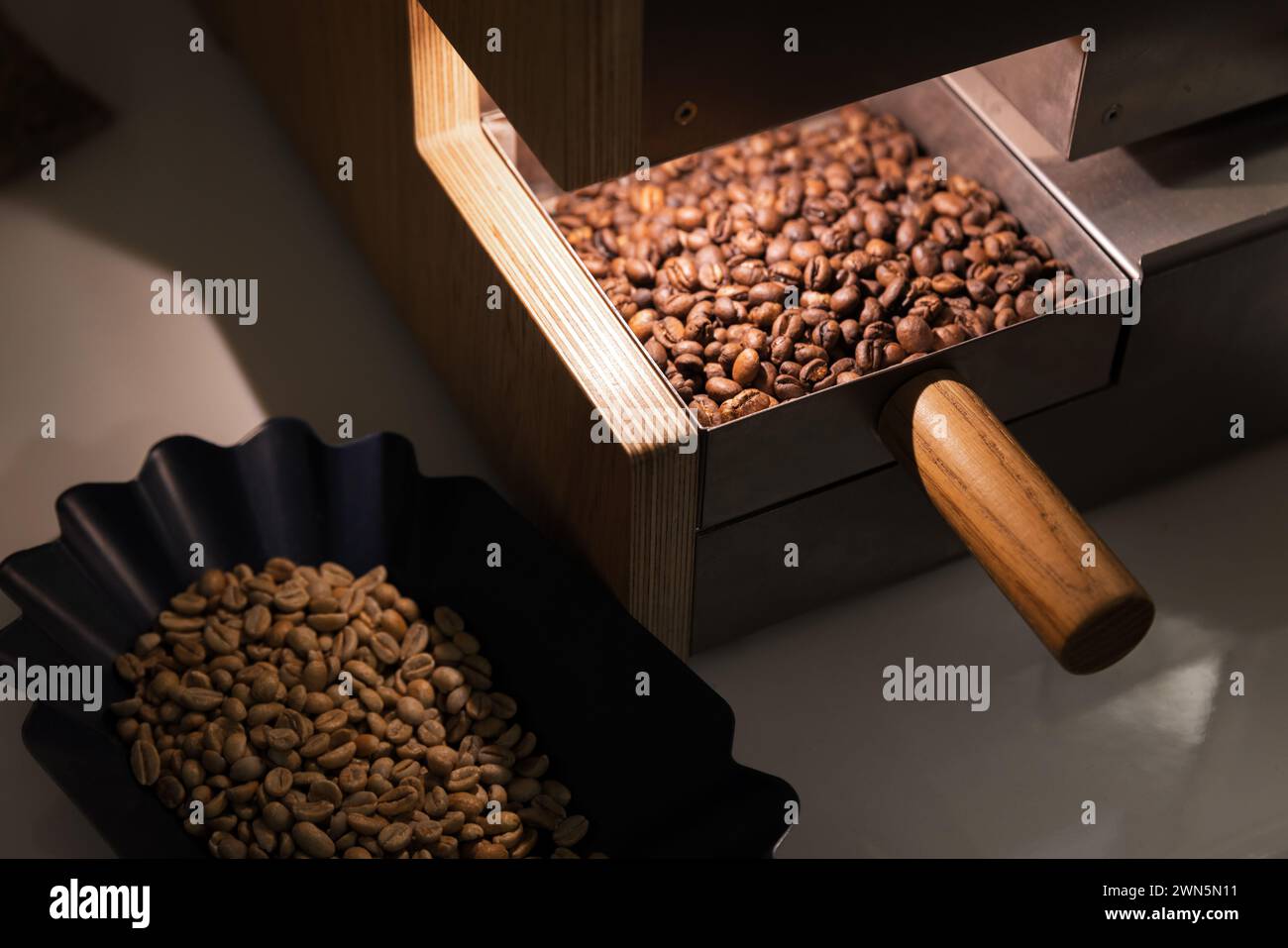 A portion of roasted arabica coffee beans just after roasting, close-up ...