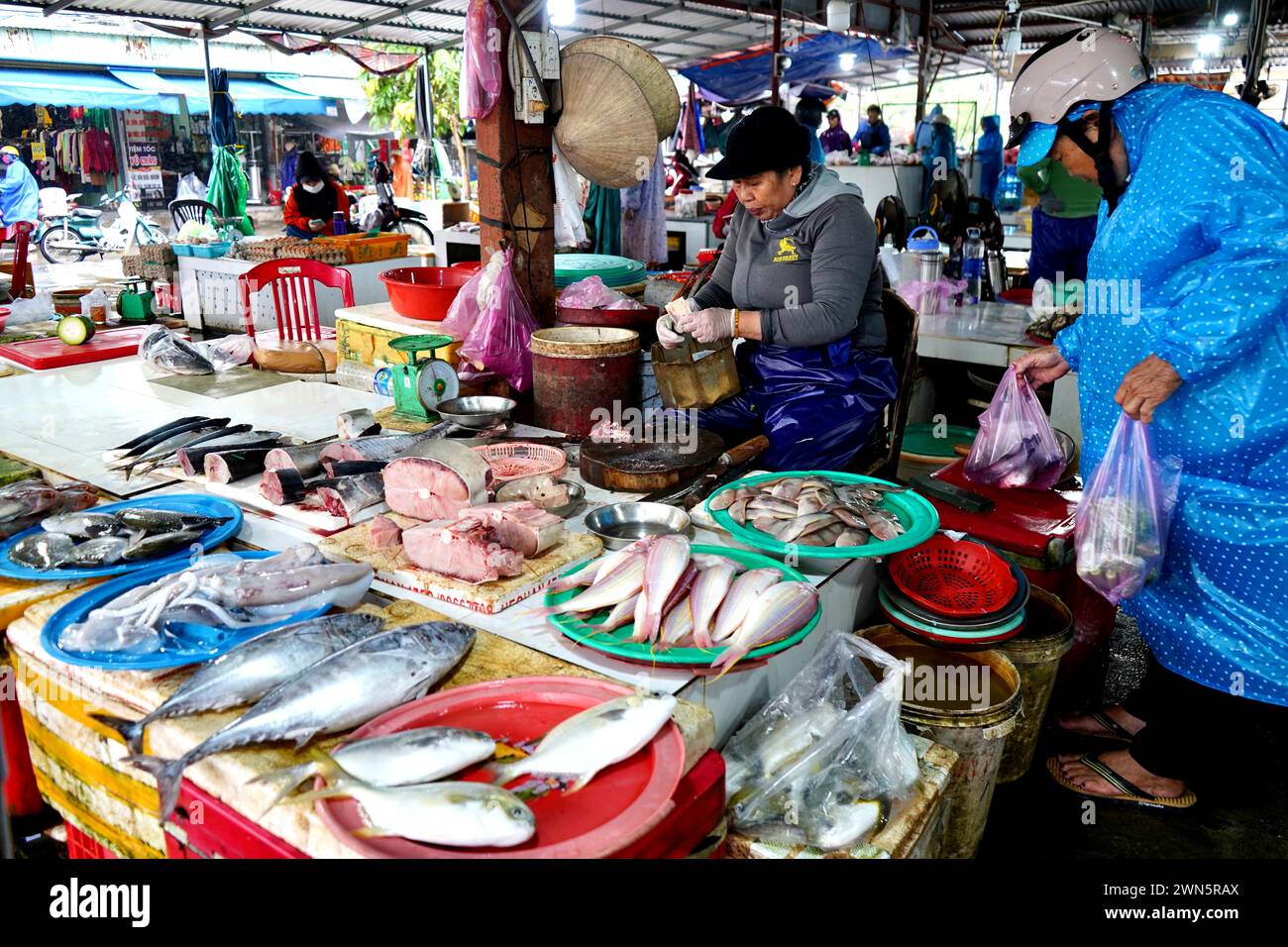 Outdoor fresh food market hi-res stock photography and images - Alamy
