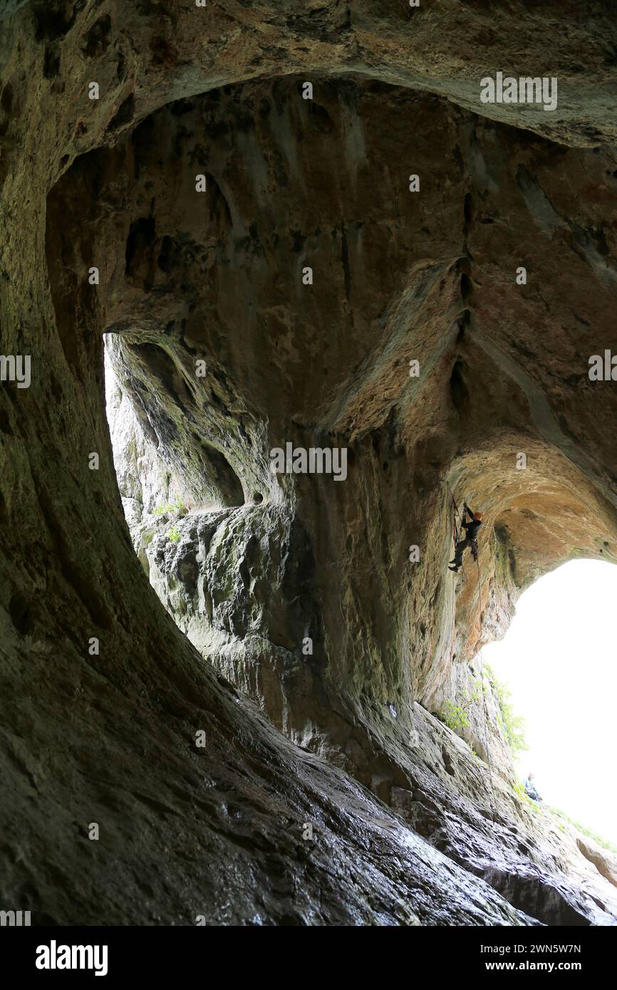 Inside thor's cave, staffordshire hi-res stock photography and images ...