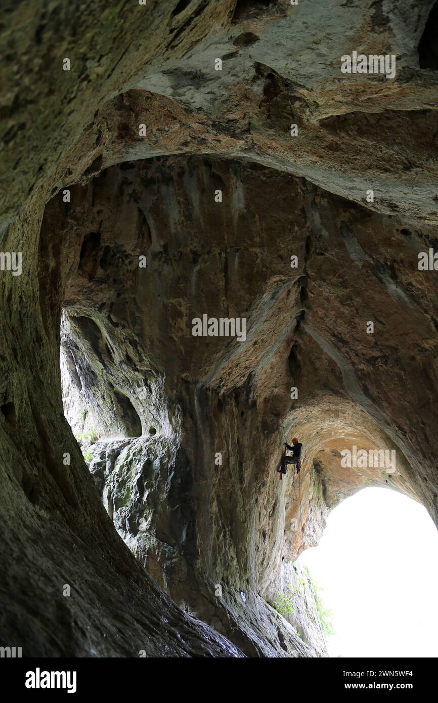 Inside thor's cave, staffordshire hi-res stock photography and images ...