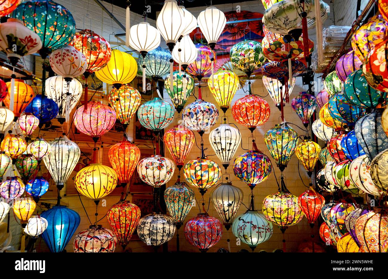 Hanging paper lanterns made hi-res stock photography and images - Alamy