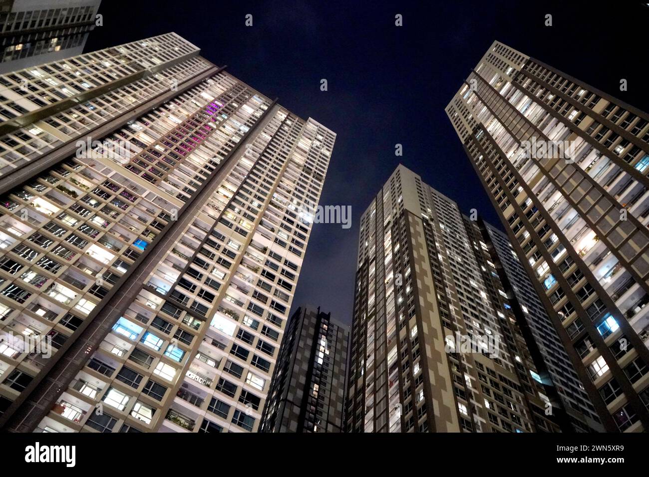 Skyscrapers low angle view hi-res stock photography and images - Alamy