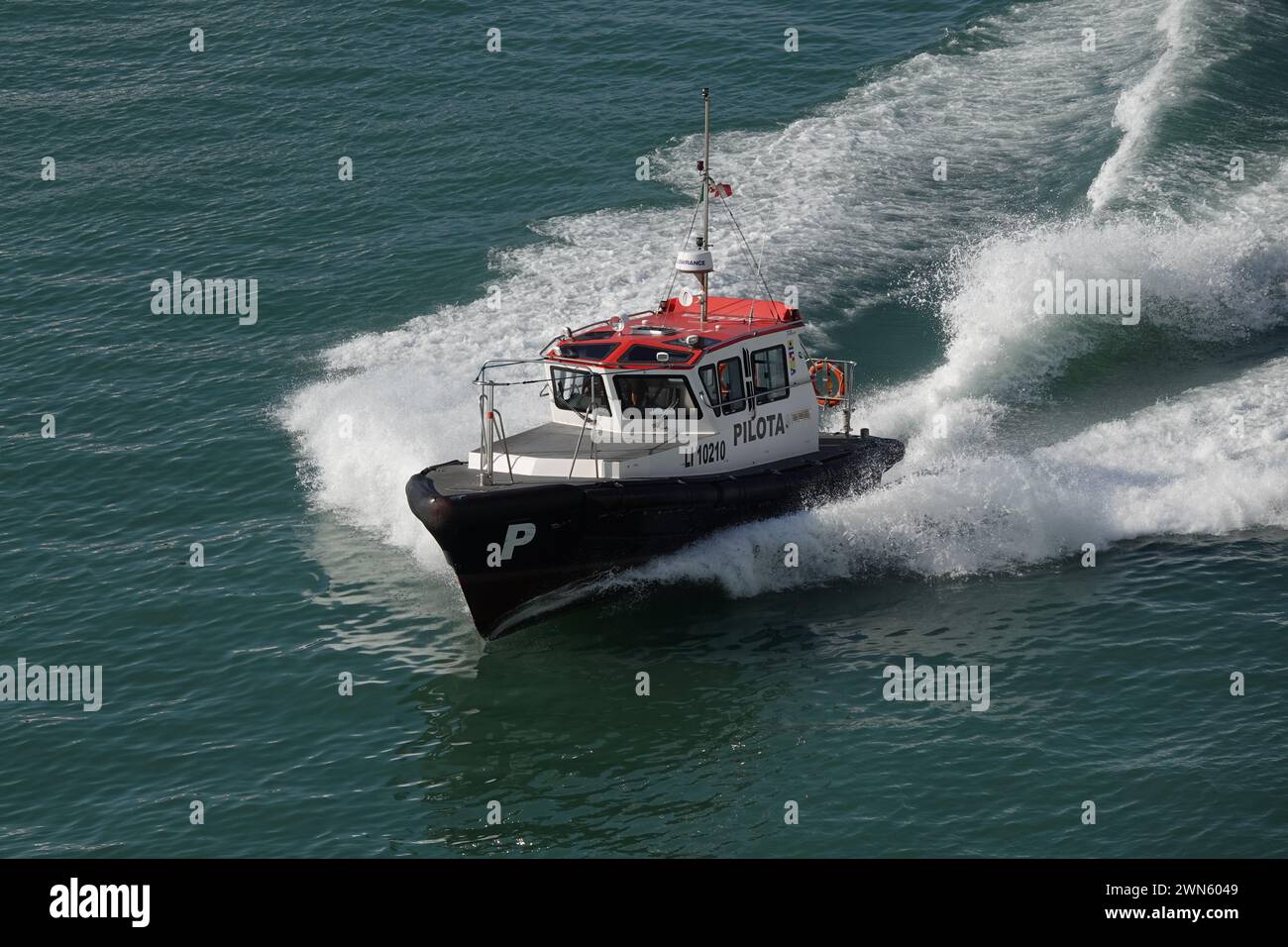 Italian pilot boat, barco piloto, travelling at speed Stock Photo - Alamy Italian pilot boat, barco piloto, travelling at speed Stock Photo - Alamy