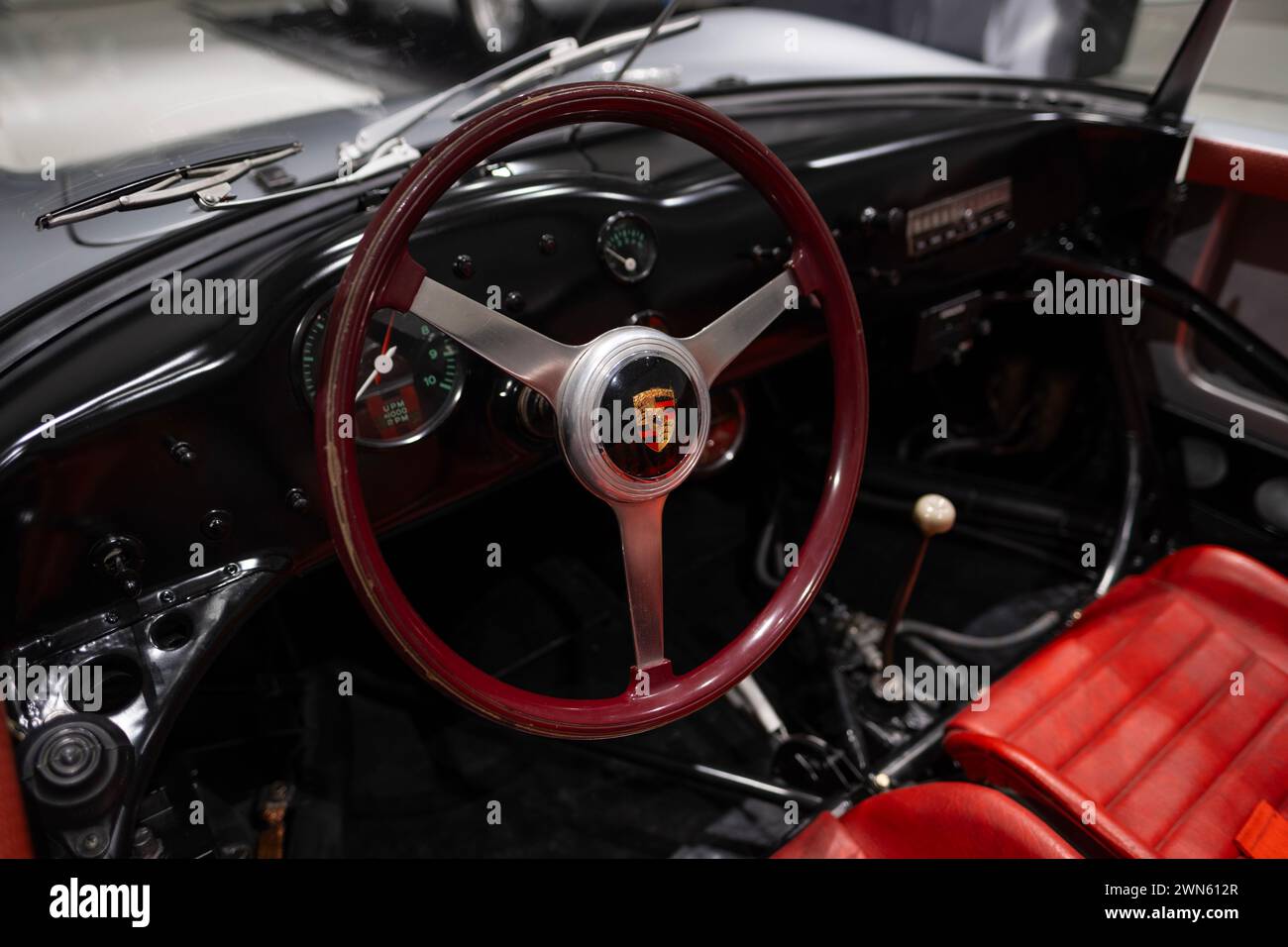 steering wheel, Interior, cockpit vintage Porsche 550 Spyder Cabrio ...