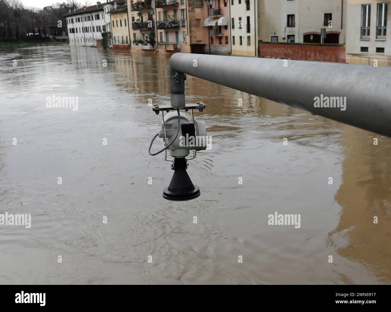 Hydrometric probe with sensor to measure the river water level and ...
