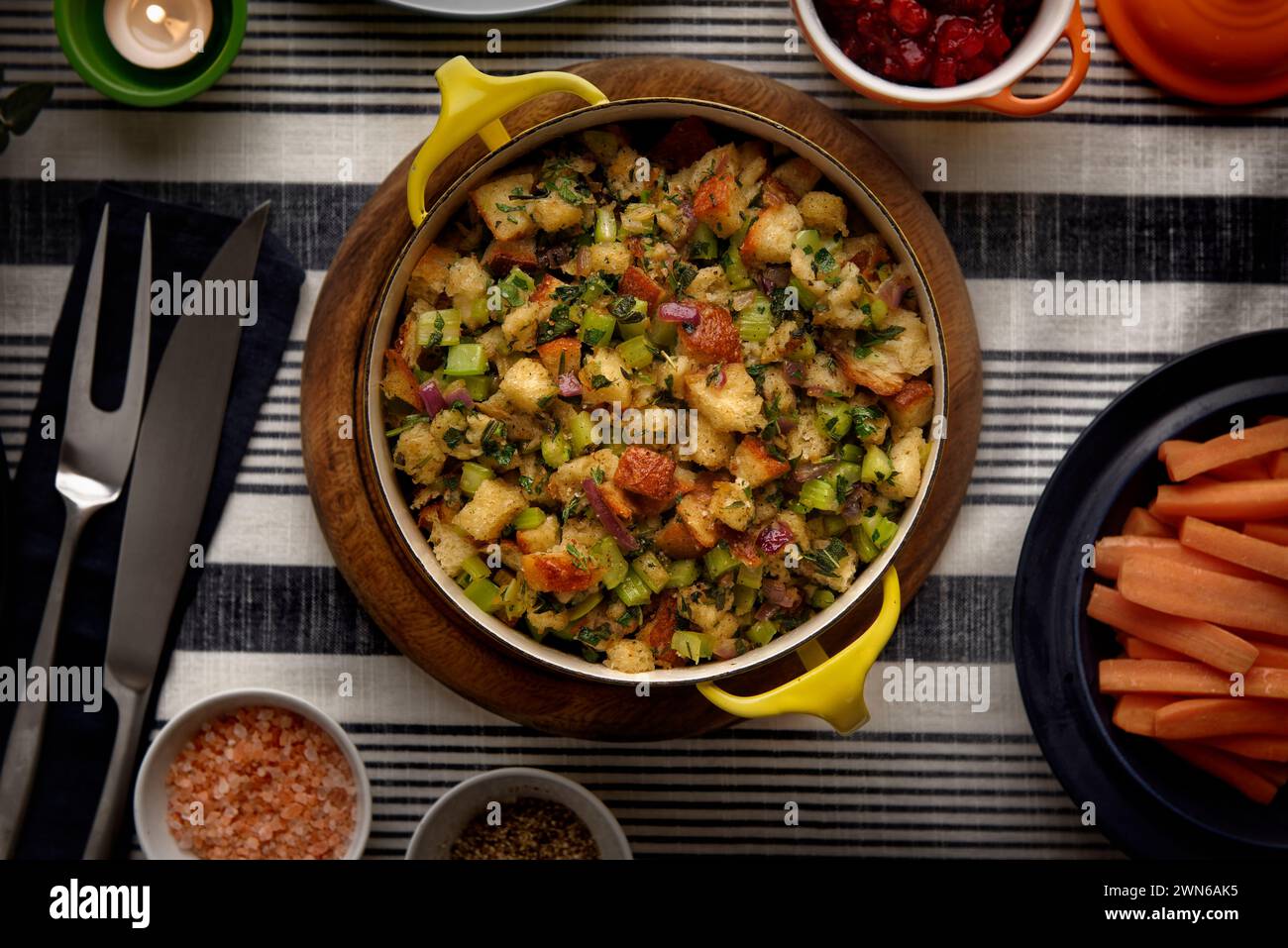 Table feast hi-res stock photography and images - Alamy