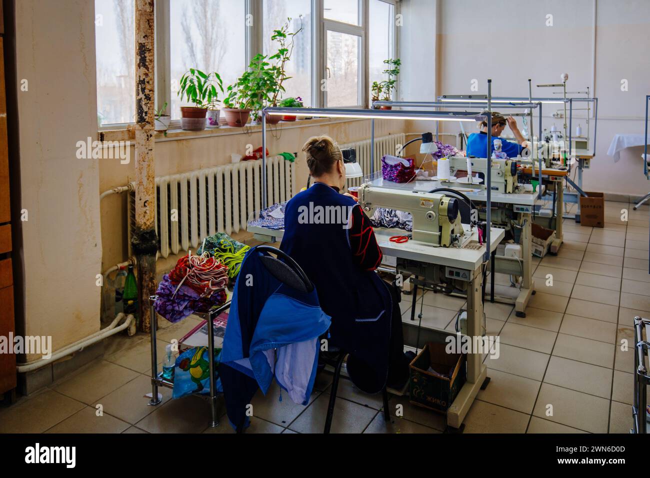 Girl labor textile factory hi-res stock photography and images - Alamy