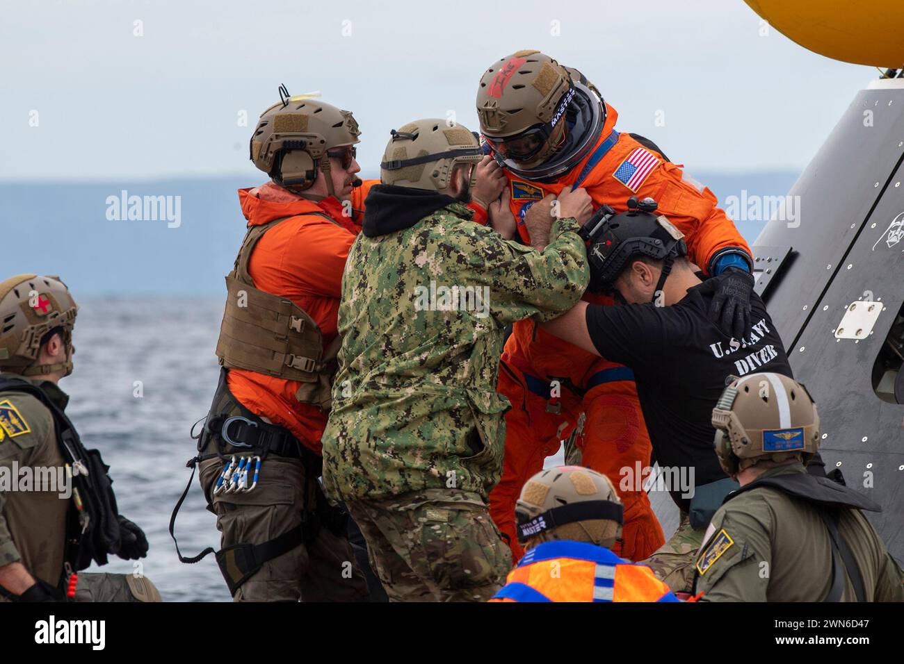 Pacific Ocean. 25th Feb, 2024. U.S. Navy Divers assigned to Explosive Ordnance Disposal Mobile ...