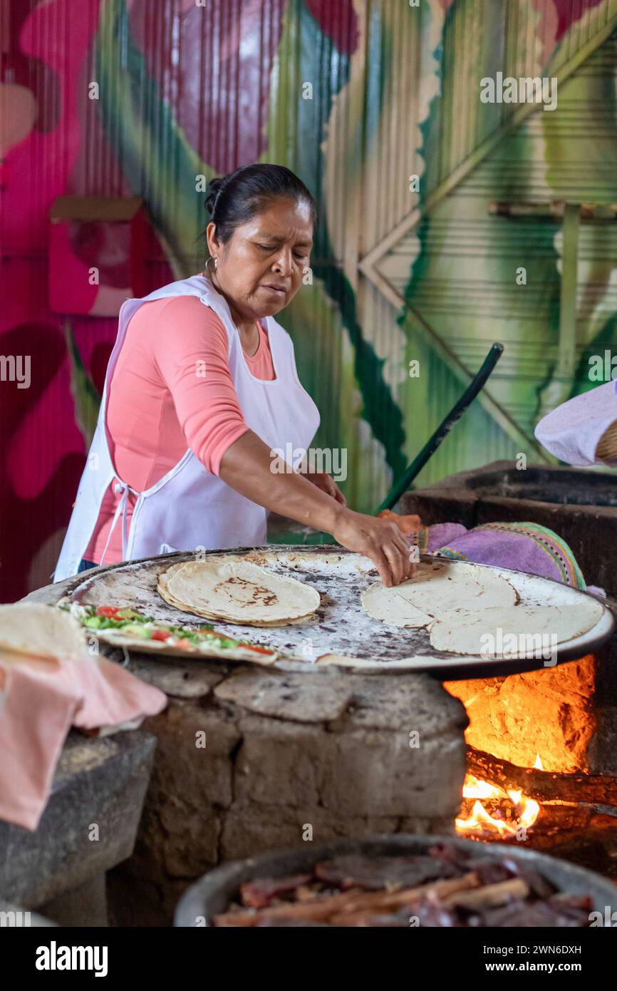Restaurant familiar reynita hi-res stock photography and images - Alamy