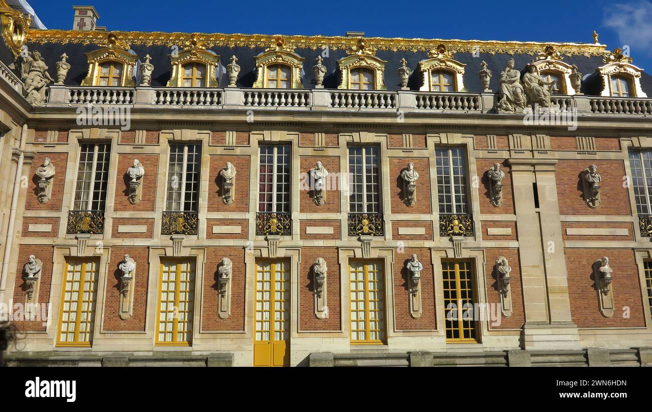 Statues in chateau de versailles hi-res stock photography and images ...