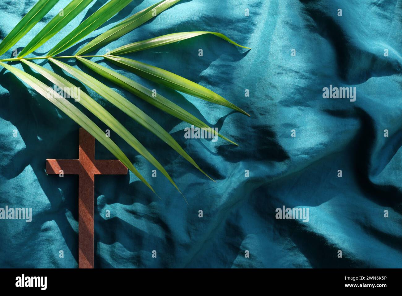 Palm leaf cross hi-res stock photography and images - Alamy