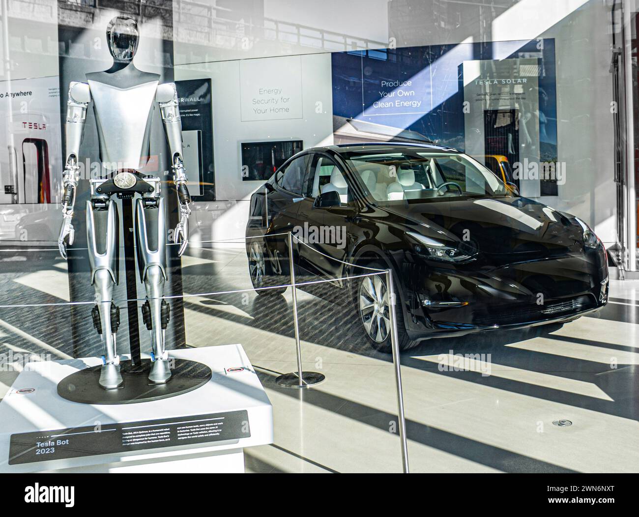 Tesla electric vehicle showroom and robot, Meatpacking District, New ...