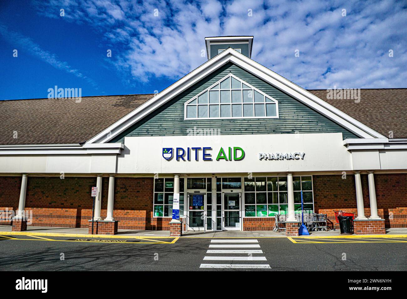 Pharmacy exterior hi-res stock photography and images - Alamy
