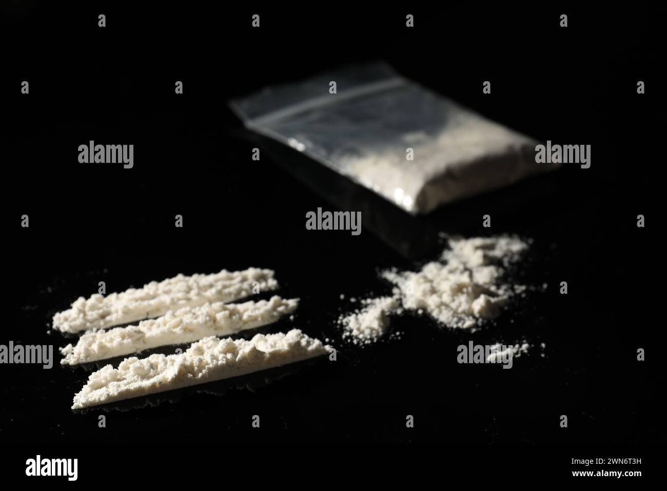 Bag of cocaine black hi-res stock photography and images - Alamy