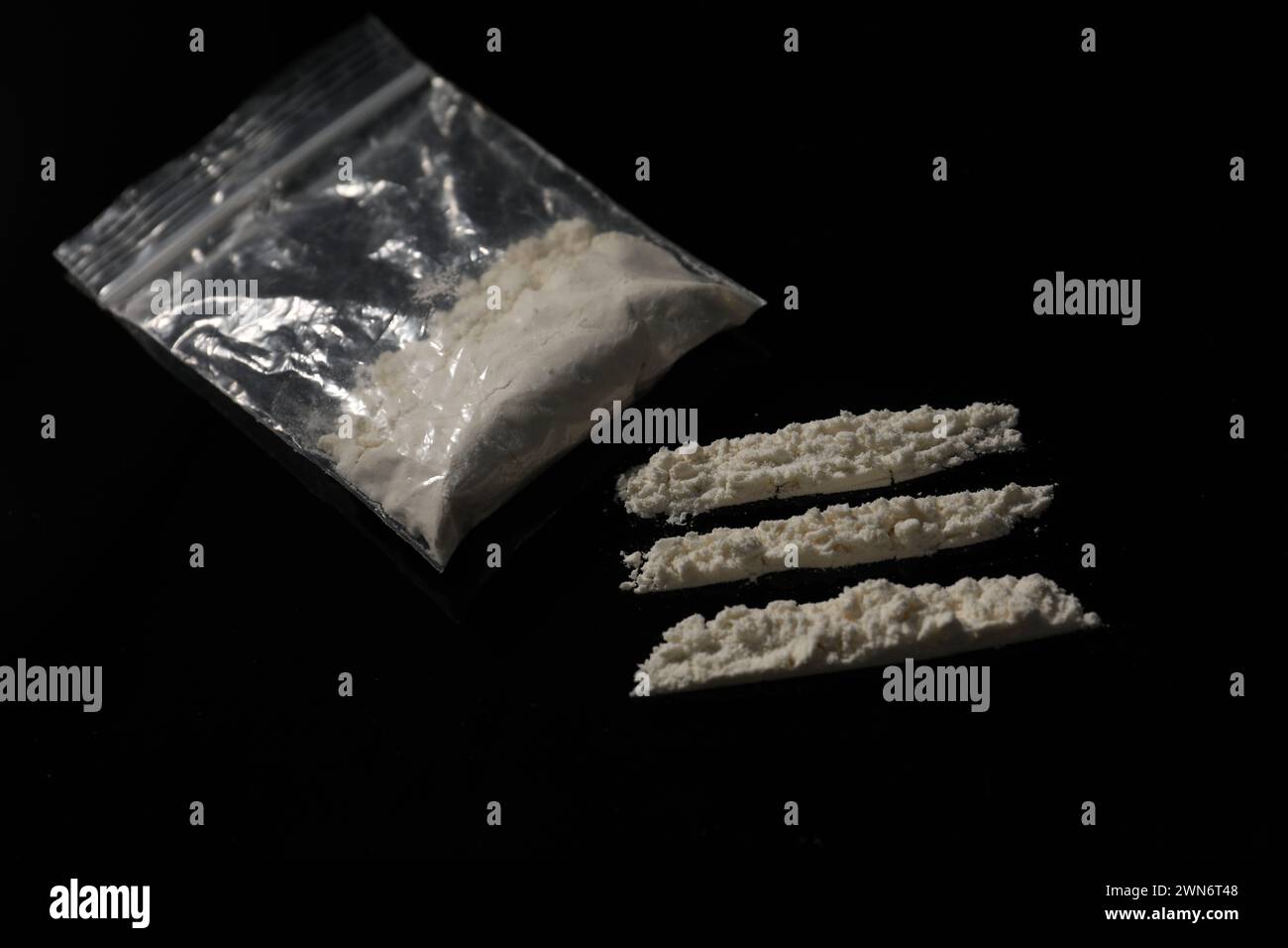 Bag of cocaine black hi-res stock photography and images - Alamy