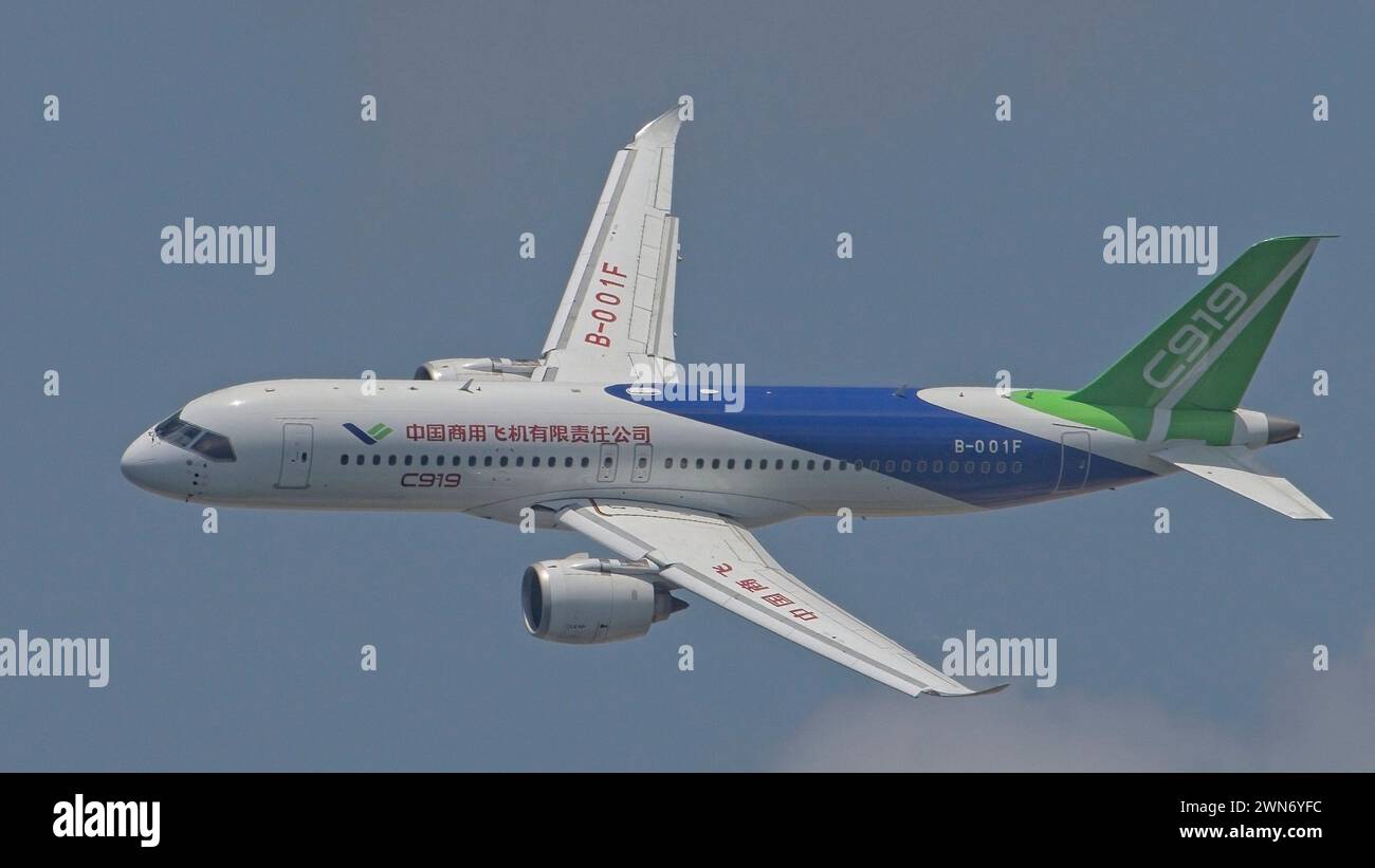 Comac c919 aircraft hi-res stock photography and images - Alamy