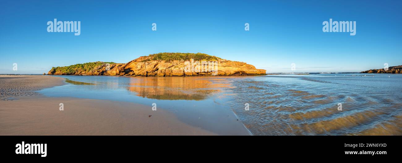 Wide view of Middle Island, Merri Island and Stingray Bay Beach ...