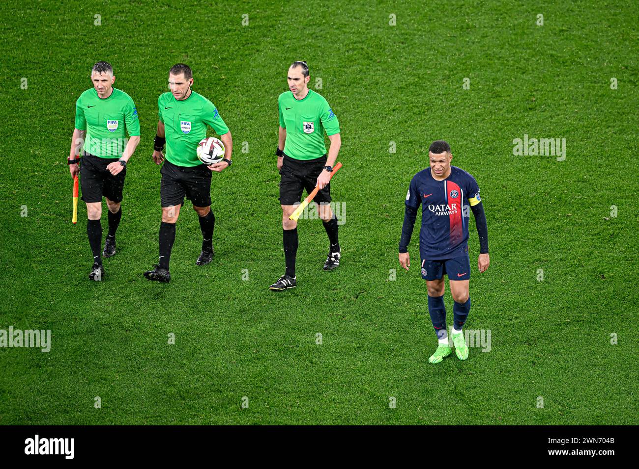 Assistant referee ligue 1 hi-res stock photography and images - Alamy