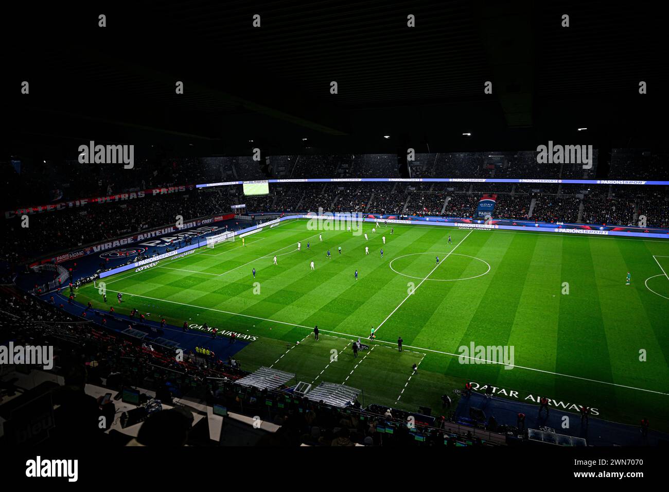 Football field 2024 hi-res stock photography and images - Alamy