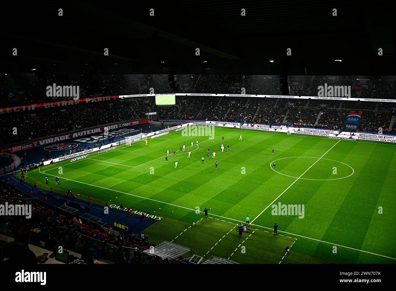 Football field 2024 hi-res stock photography and images - Alamy