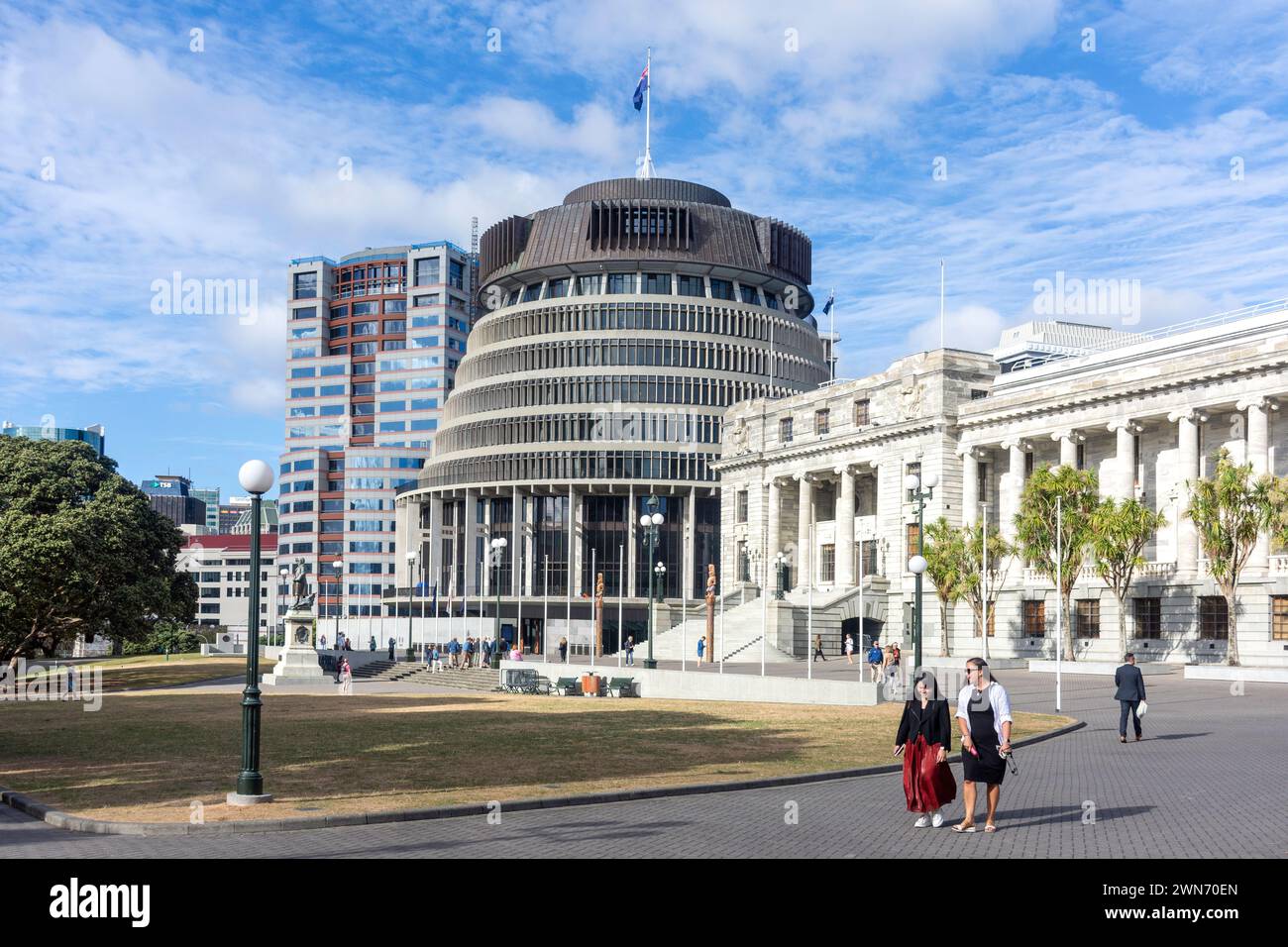 The Beehive and Edwardian New Zealand Parliament Building, Lambton Quay ...