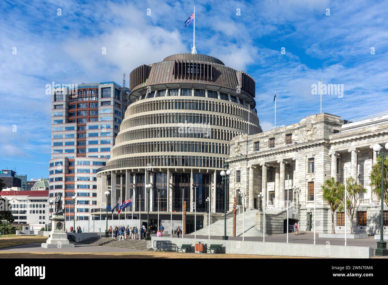 The Beehive and Edwardian New Zealand Parliament Building, Lambton Quay ...