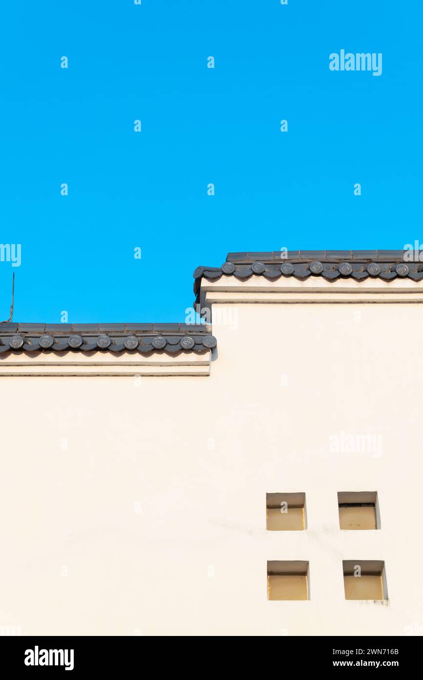 Traditional chinese roof hi-res stock photography and images - Alamy