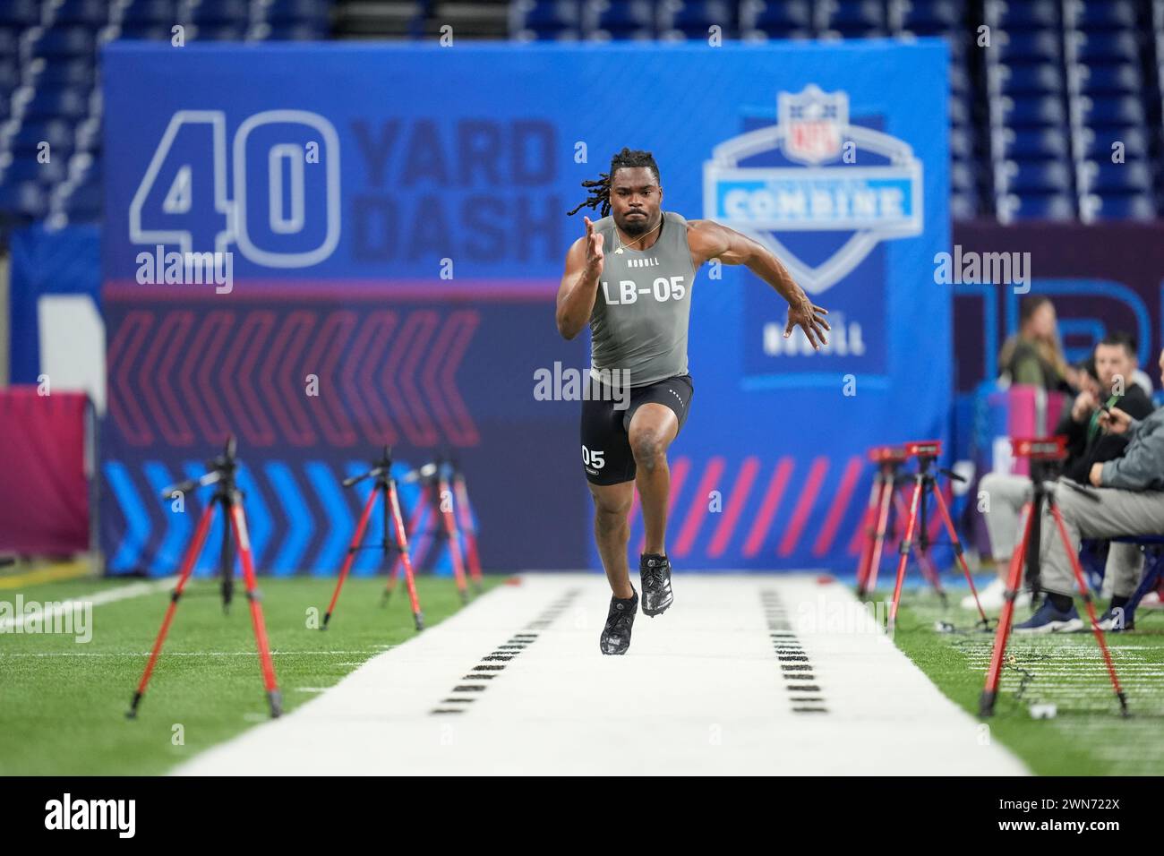 Indiana linebacker Aaron Casey runs the 40-yard dash at the NFL ...