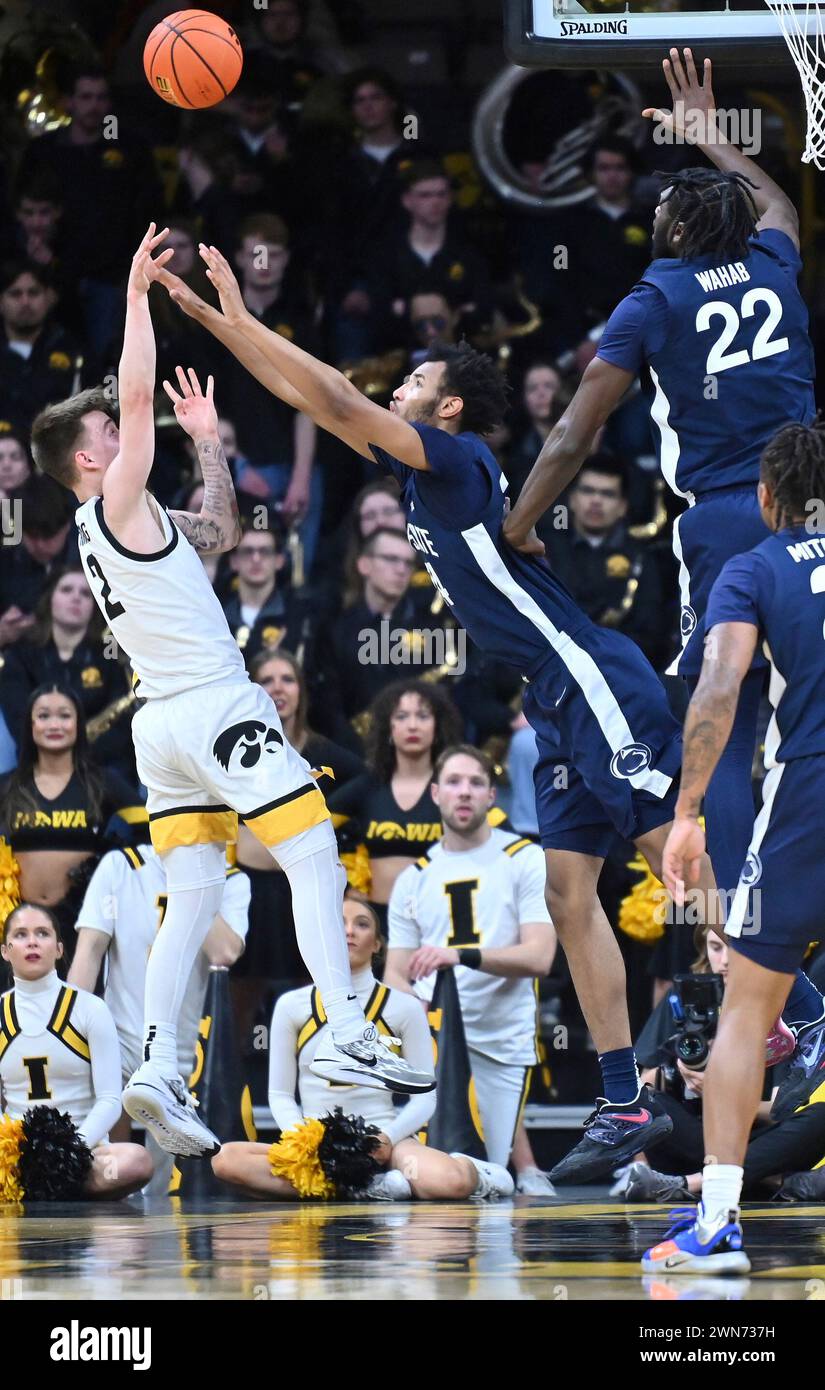 IOWA CITY, IA - FEBRUARY 27: Iowa guard Brock Harding (2) puts up a ...
