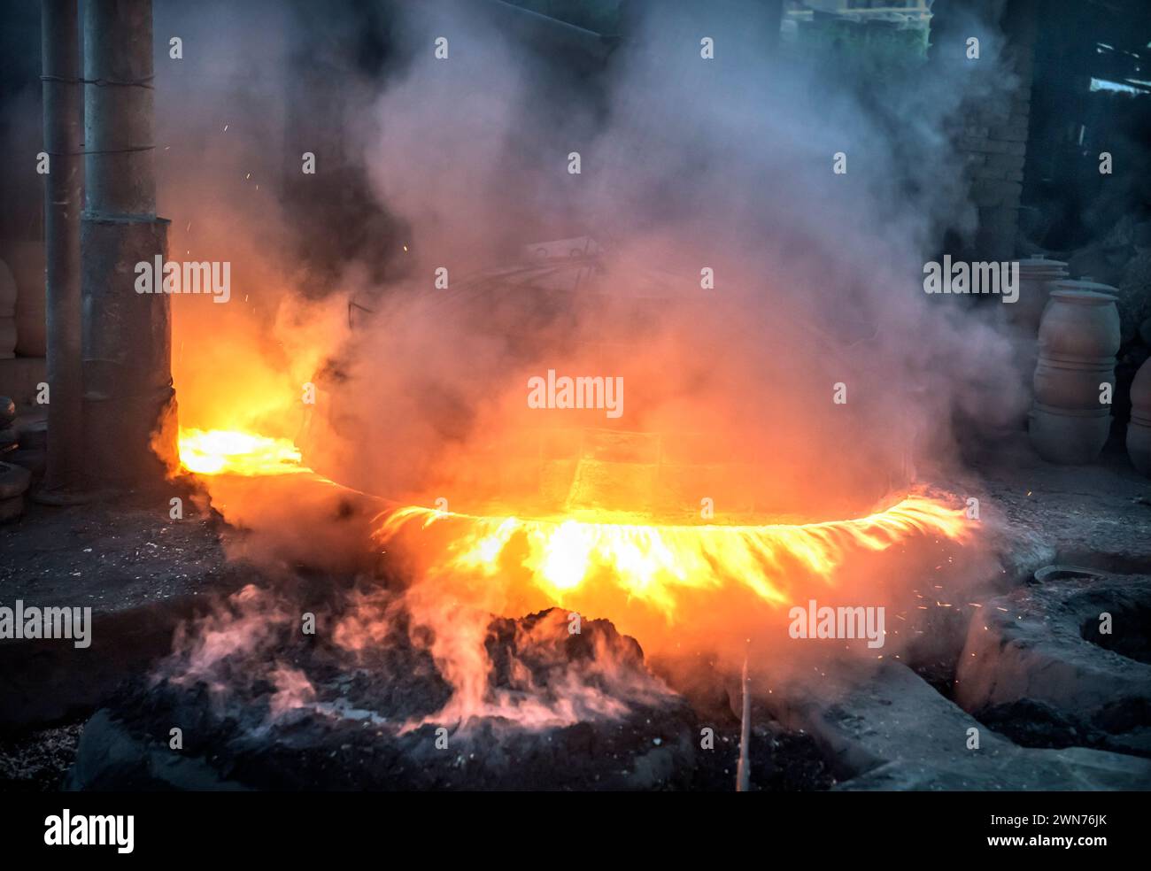 Firing pottery hi-res stock photography and images - Alamy