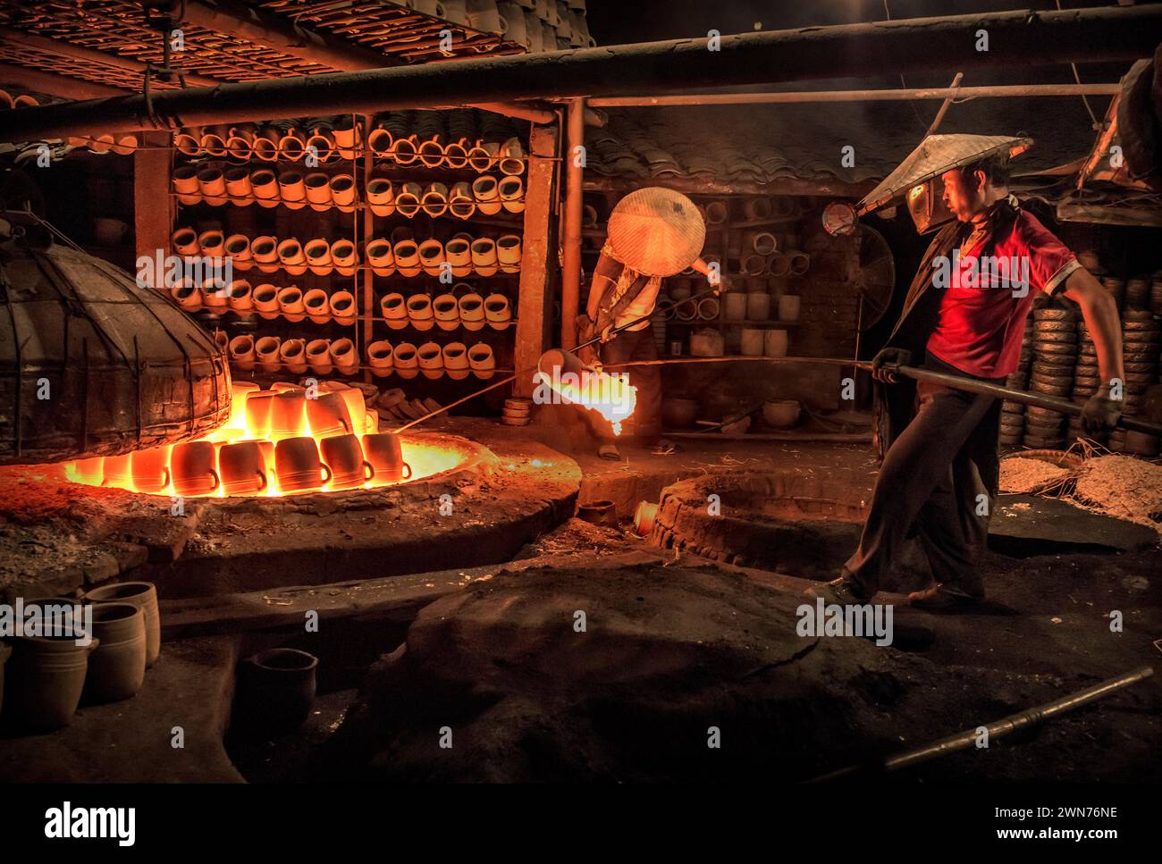 Firing pottery hi-res stock photography and images - Alamy