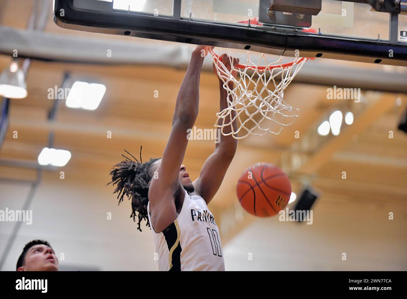 Dunk hi-res stock photography and images - Alamy