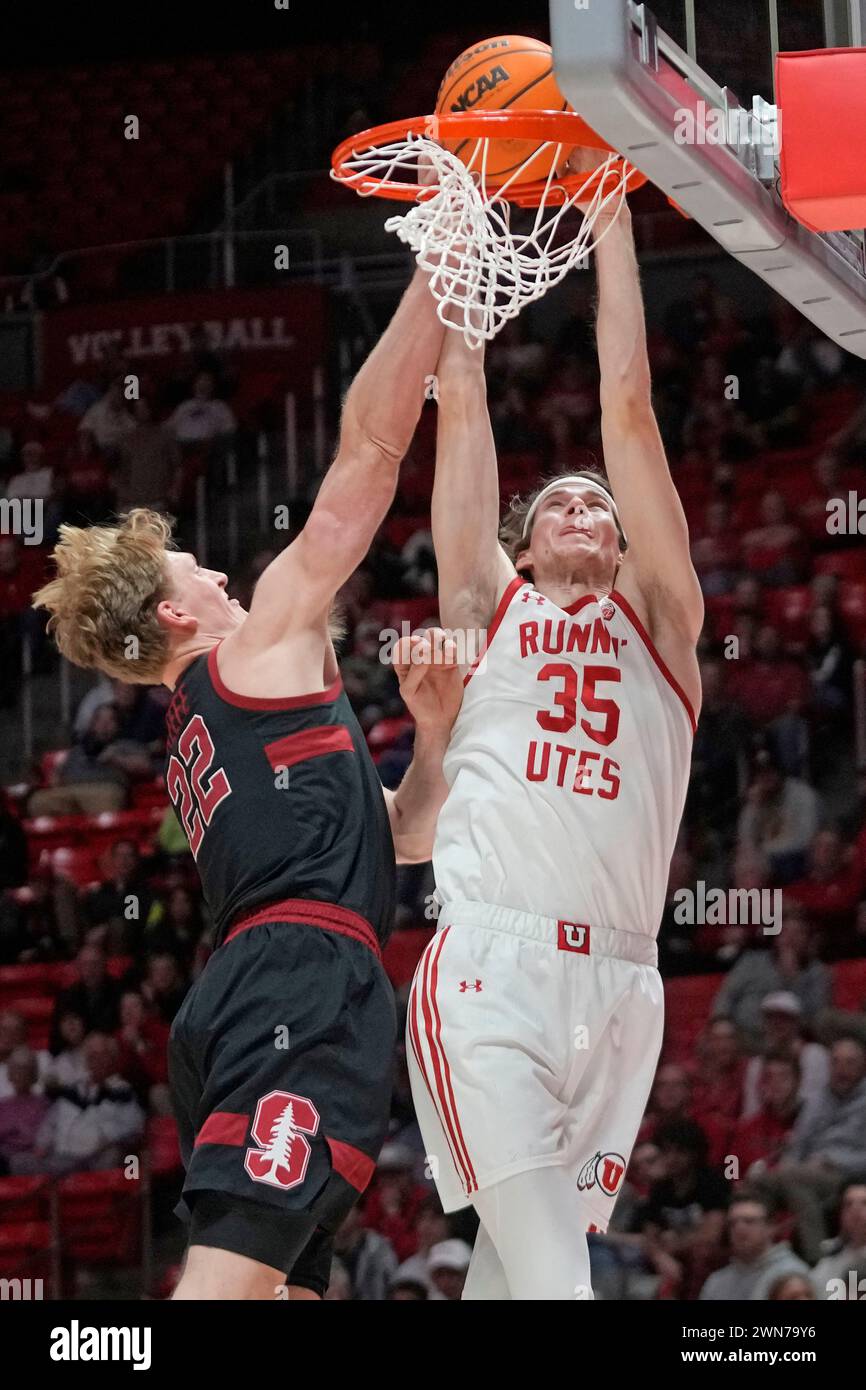 Utah center Branden Carlson (35) dunks against Stanford forward James ...