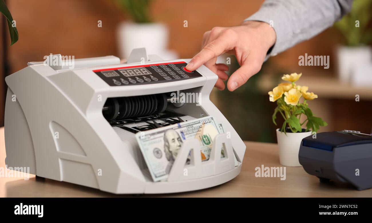 Bank note counting machine hi-res stock photography and images - Alamy