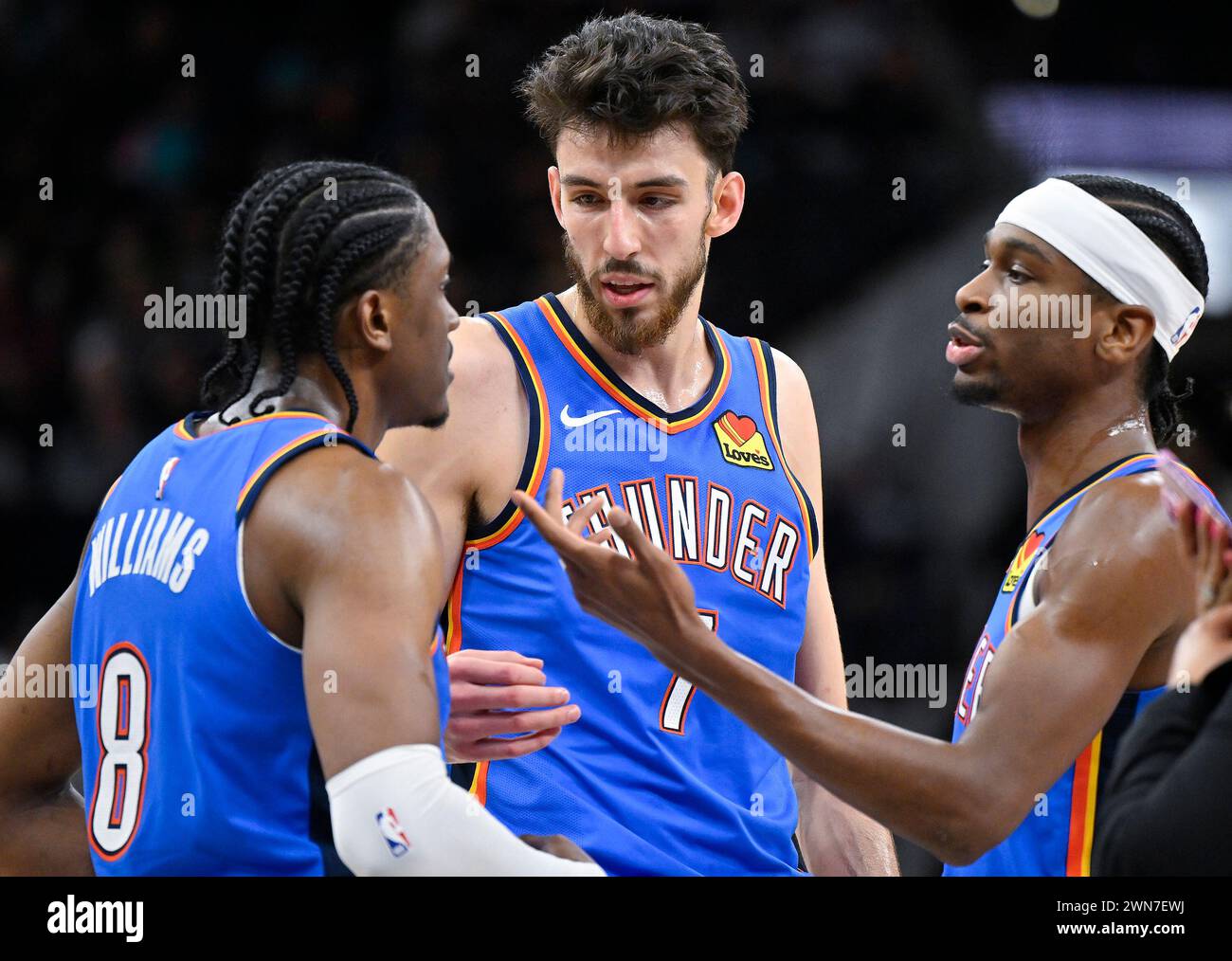 Oklahoma City Thunder's Jalen Williams (8), Chet Holmgren, center, and ...
