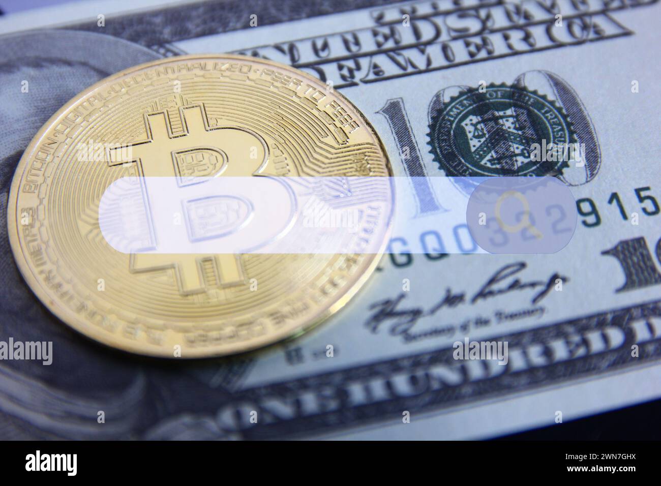 Gold dollar sign chain hi-res stock photography and images - Alamy