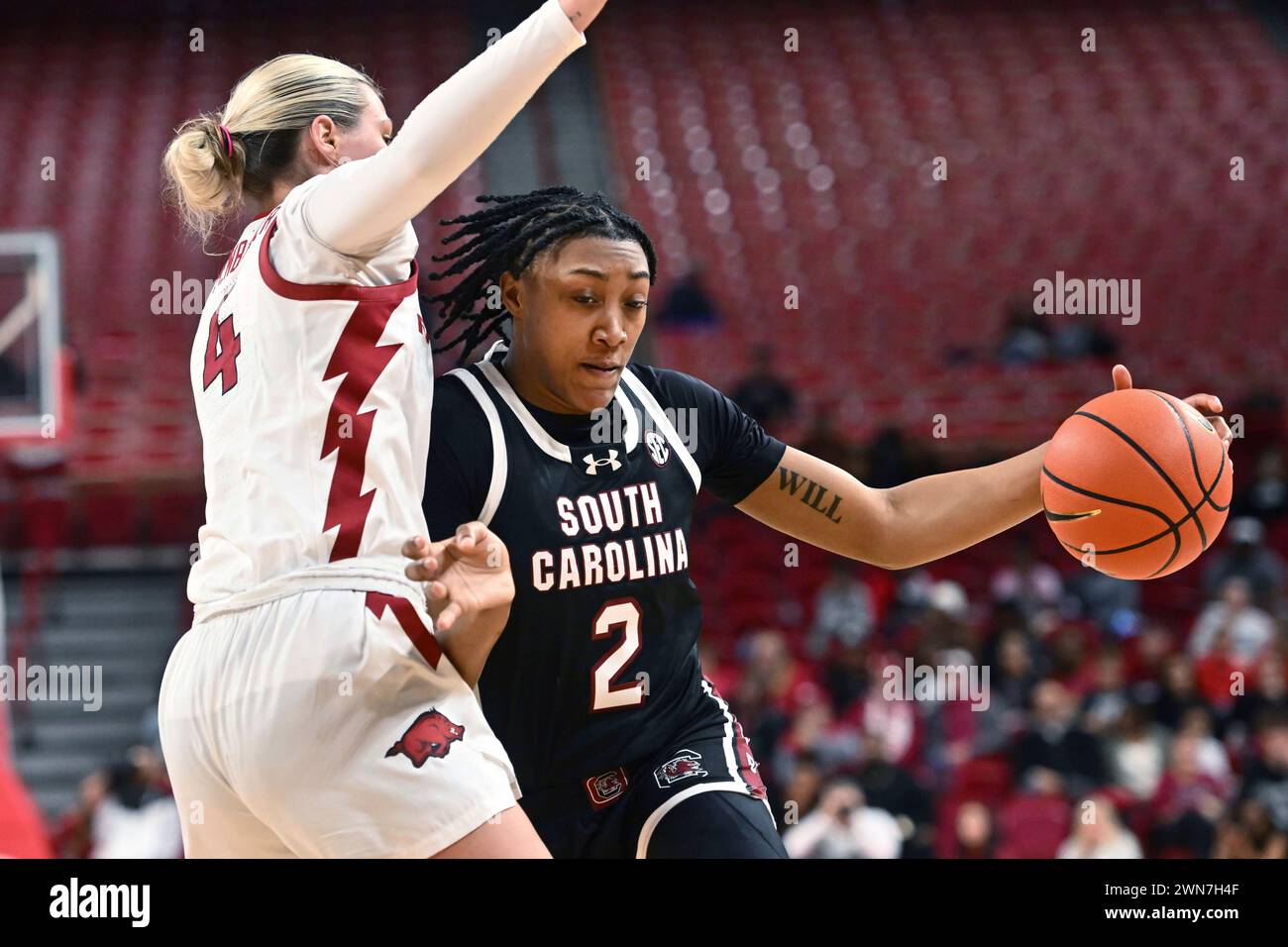 South Carolina forward Ashlyn Watkins (2) drives against Arkansas guard ...