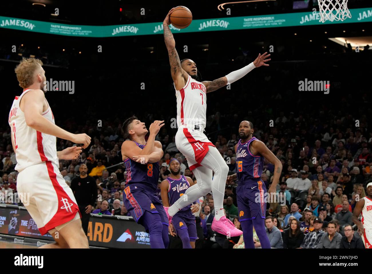 Houston Rockets forward Cam Whitmore (7) scores against the Phoenix ...
