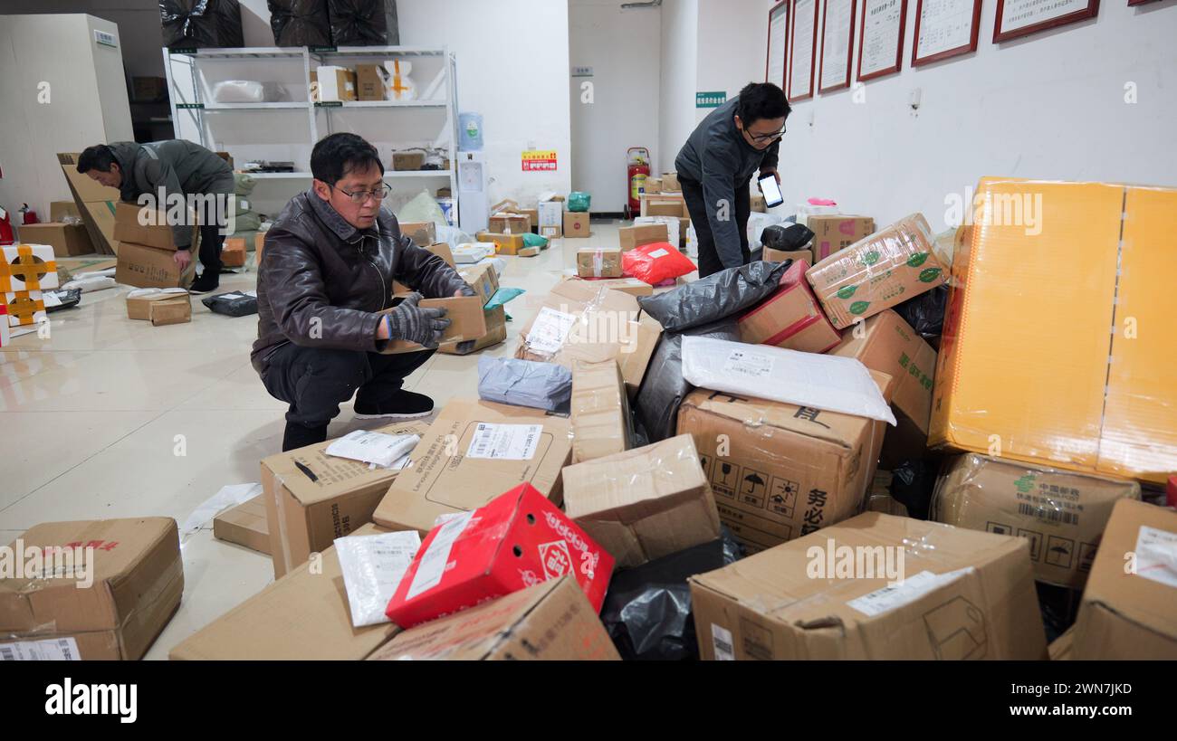 ENSHI, CHINA - MARCH 1, 2024 - Staff members are sorting express deliveries at the investment ...