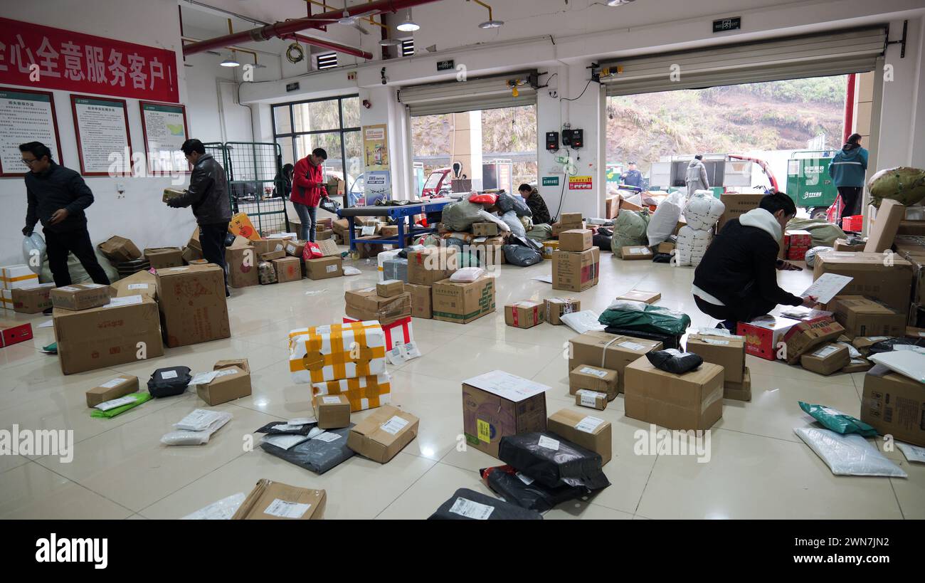 ENSHI, CHINA - MARCH 1, 2024 - Staff members are sorting express ...