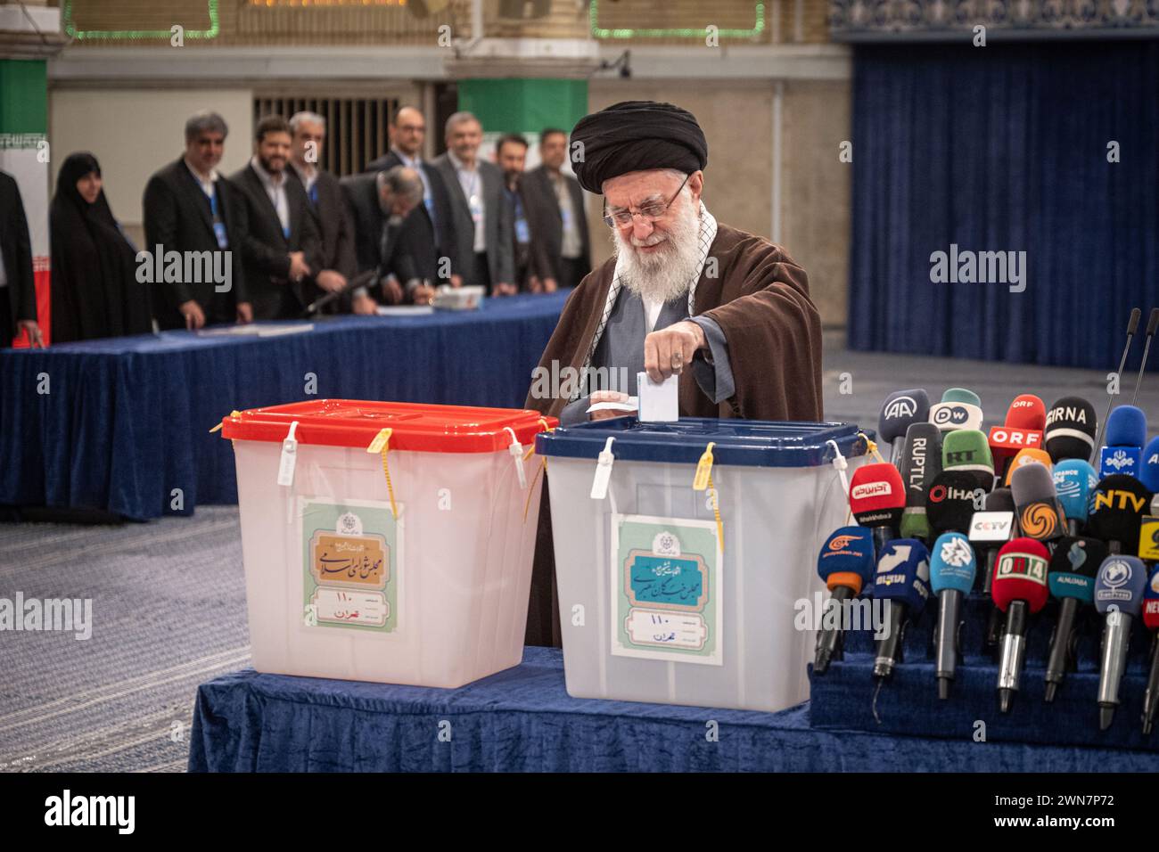 Iran votes hi-res stock photography and images - Alamy
