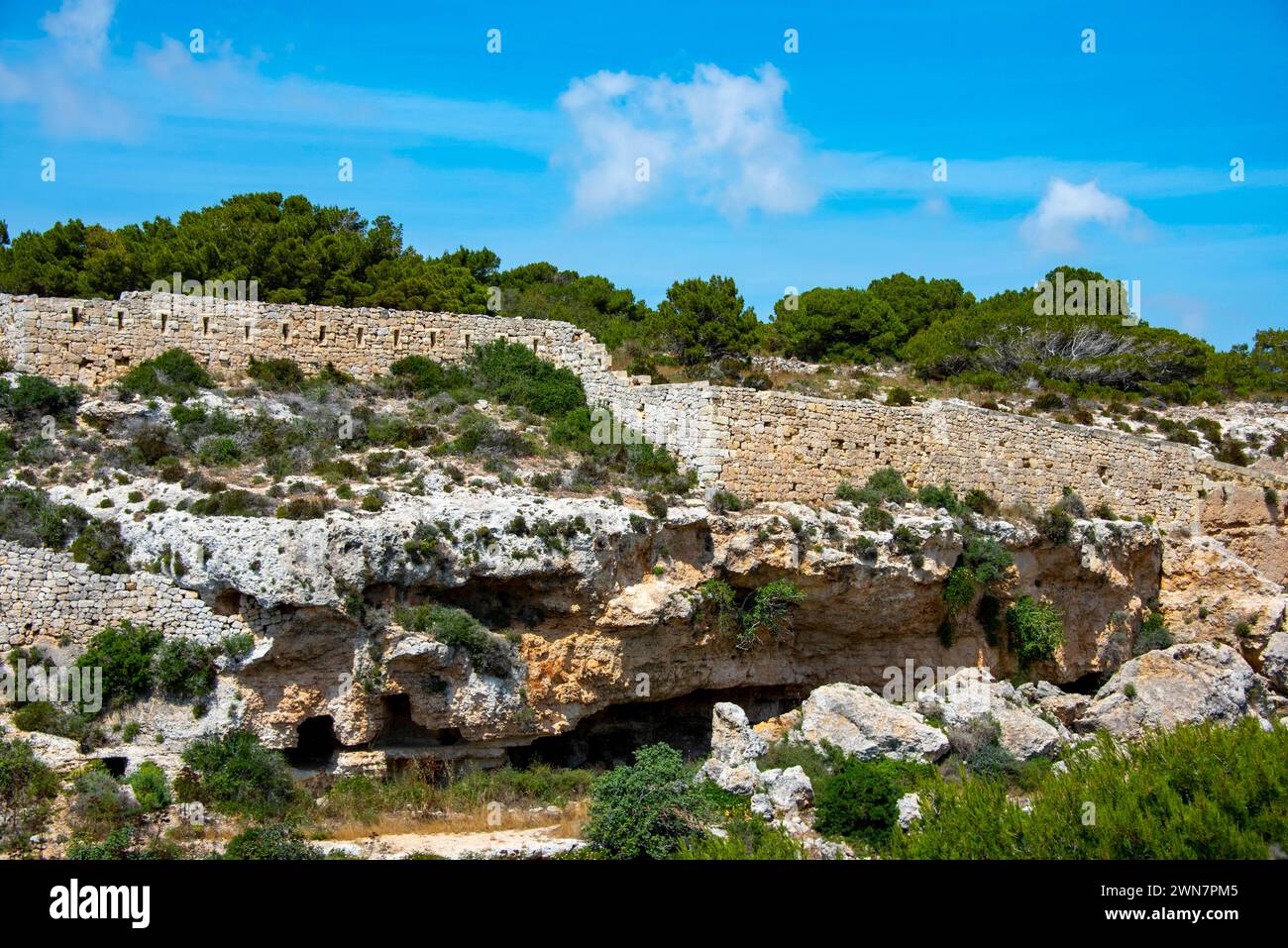 Victoria Lines Fortification Walls - Malta Stock Photo - Alamy