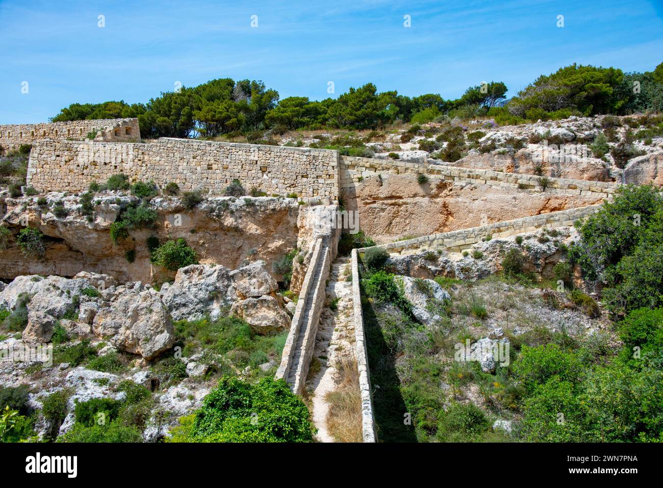 Victoria Lines Fortification Walls - Malta Stock Photo - Alamy